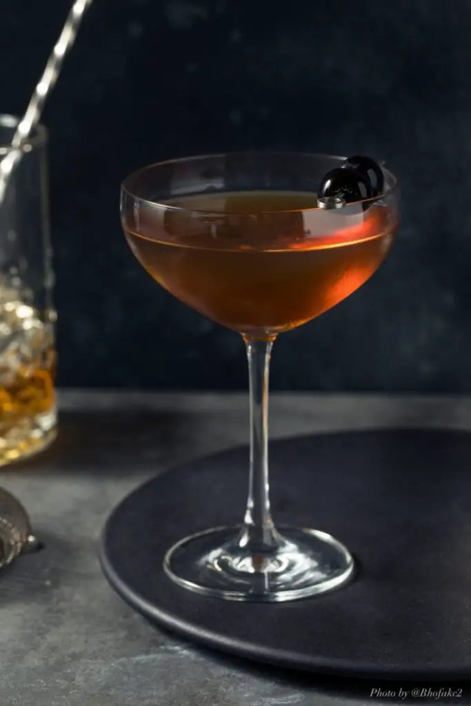 Red Hook Cocktail Recipe — THE SHAKEN COCKTAIL