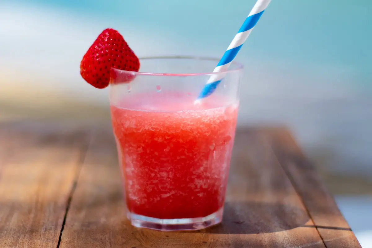 How To Make Boozy Frozen Drinks With 8 Frozen Cocktail Recipes — THE ...