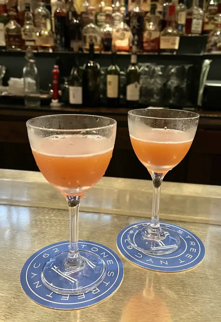 Lily Cocktail Recipe — THE SHAKEN COCKTAIL