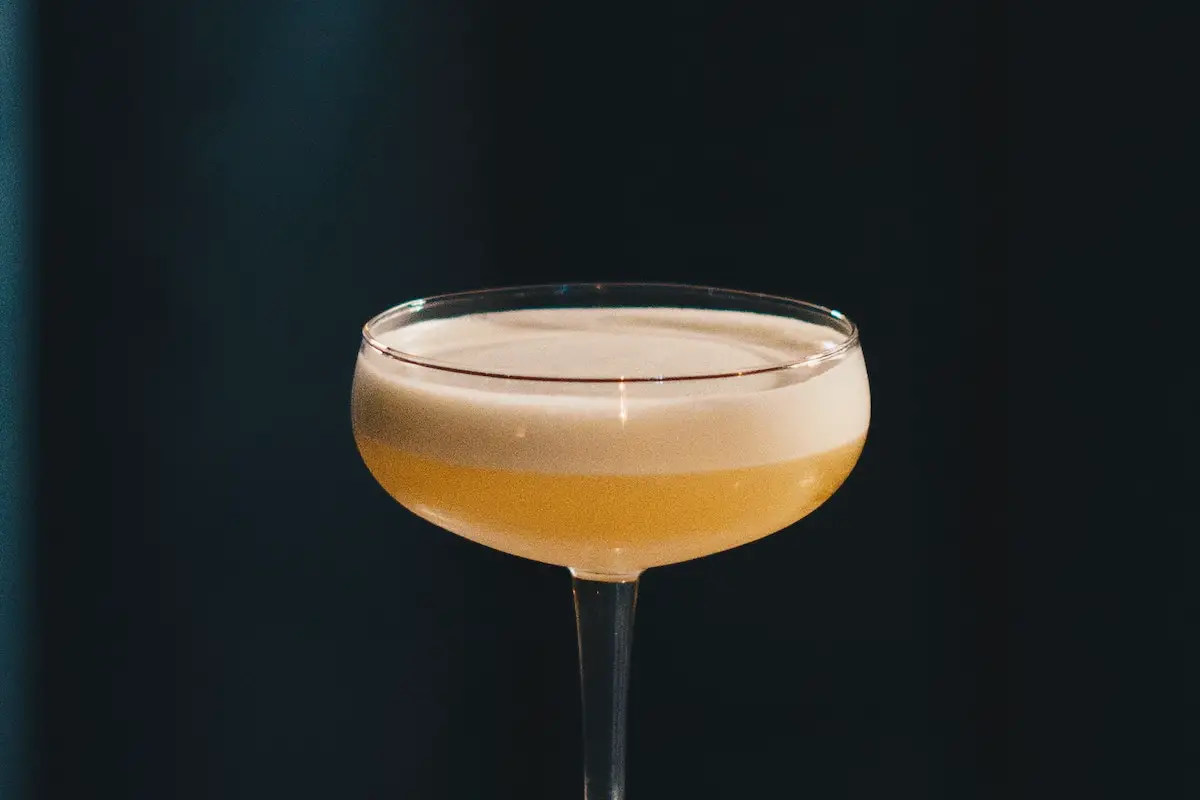 Why Egg Whites And How To Make Egg White Cocktails — THE SHAKEN COCKTAIL